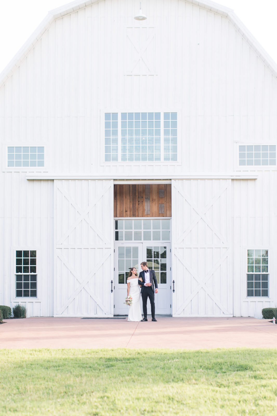 White Barn Venues in DFW - Fort Worth Wedding Photographer