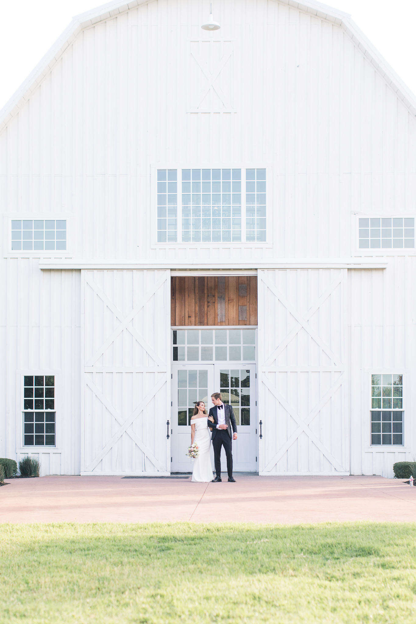 White Barn Venues in DFW - Fort Worth Wedding Photographer